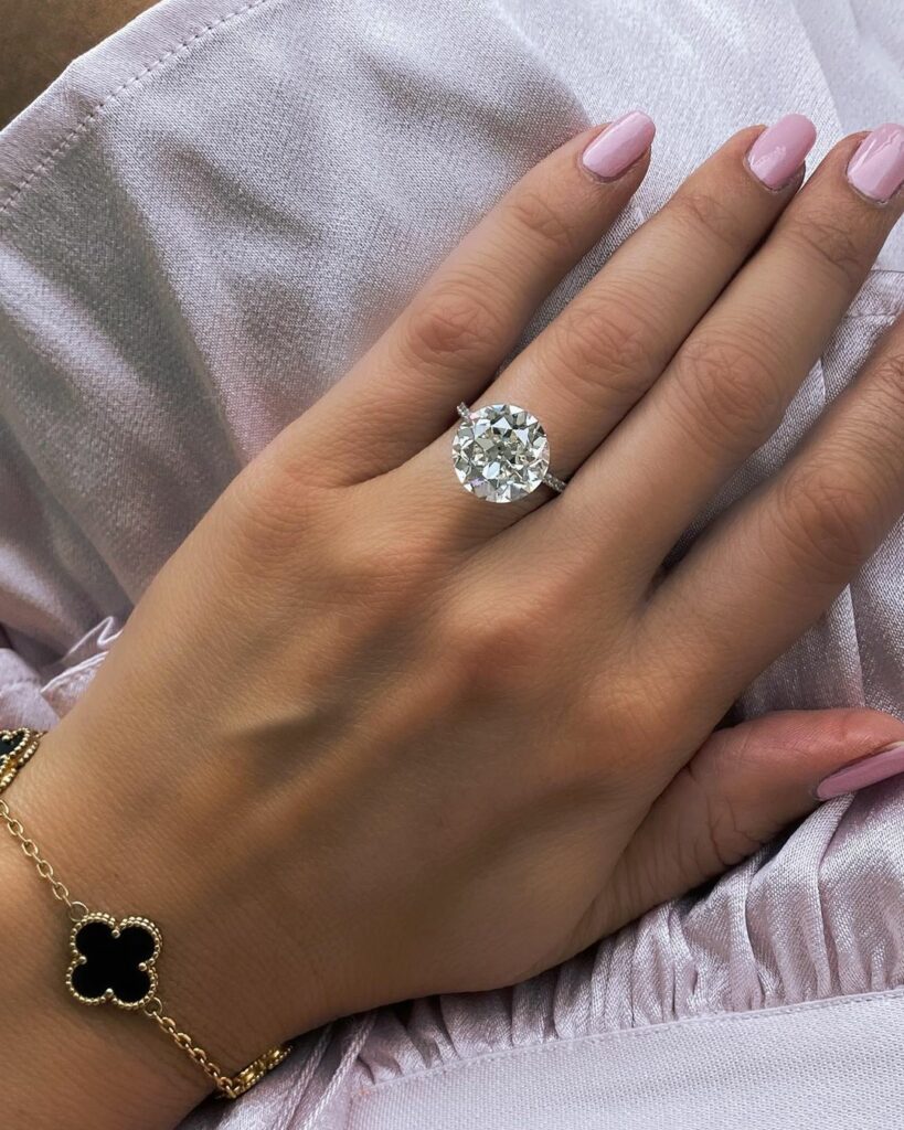 8 Carat Round Diamond Rings | Sep 2024 Guide